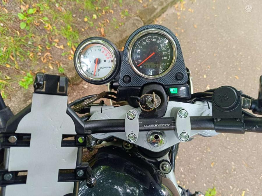 Black Suzuki SV 2000 in Kaunas, with an engine capacity of 0.65 L and mileage of 52 thousand km for 1500 €, photo 7 on AUTOMOTO.COM.LV
