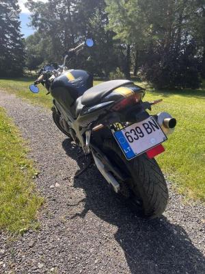 Melns Suzuki SV 2000 Birštonas, ar dzinēja tilpumu 0.65 L un nobraukumu 39 tūkst. km par 1000 €, foto 3 vietnē AUTOMOTO.COM.LV
