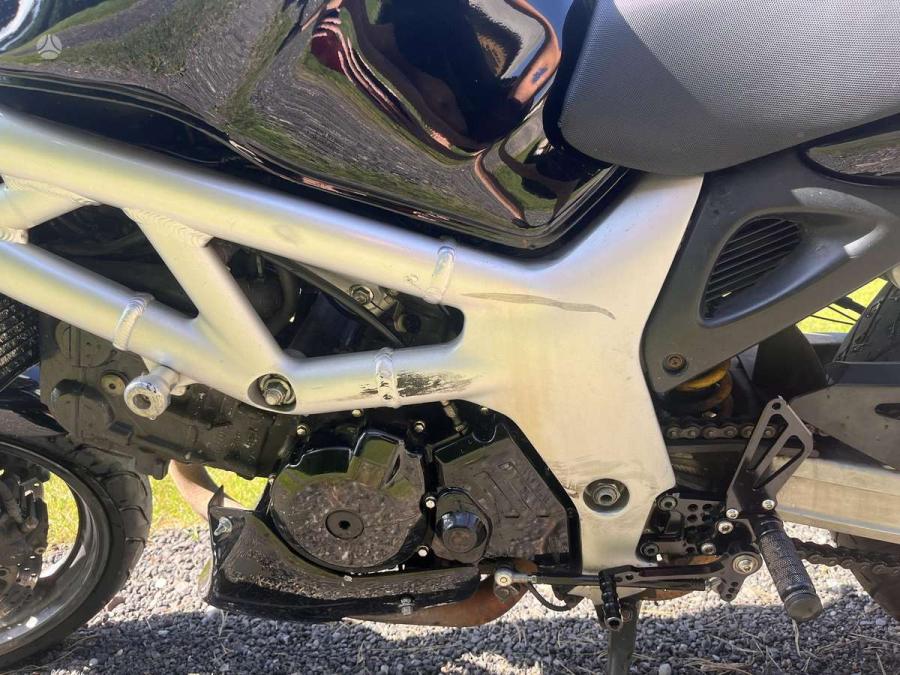 Melns Suzuki SV 2000 Birštonas, ar dzinēja tilpumu 0.65 L un nobraukumu 39 tūkst. km par 1000 €, foto 6 vietnē AUTOMOTO.COM.LV