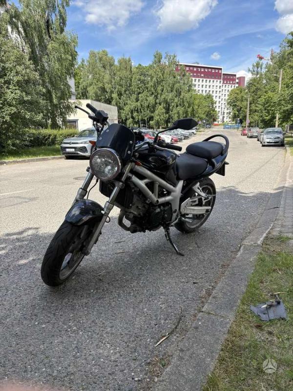 Melns Suzuki SV 2001 Viļņa, ar dzinēja tilpumu 0.65 L un nobraukumu 40 tūkst. km par 1050 €, foto 1 vietnē AUTOMOTO.COM.LV