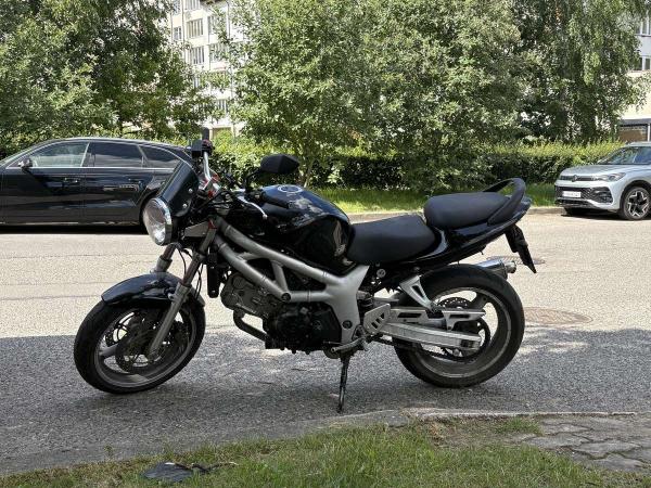 Melns Suzuki SV 2001 Viļņa, ar dzinēja tilpumu 0.65 L un nobraukumu 40 tūkst. km par 1050 €, foto 4 vietnē AUTOMOTO.COM.LV