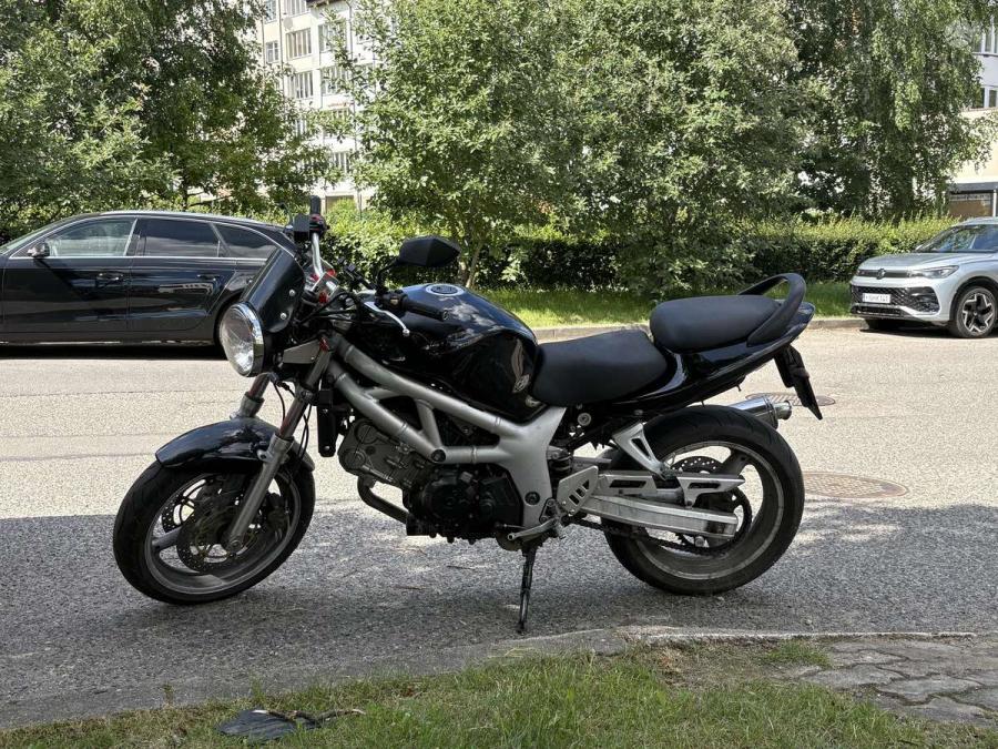 Черный Сузуки SV 2001 в Вильнюс, объемом двигателя 0.65 л и пробегом 40 тыс. км за 1050 €, фото 5 на AUTOMOTO.COM.LV