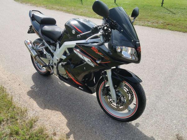 Melns Suzuki SV 2005 Jurbarkas, ar dzinēja tilpumu 0.65 L un nobraukumu 42 tūkst. km par 2100 €, foto 3 vietnē AUTOMOTO.COM.LV