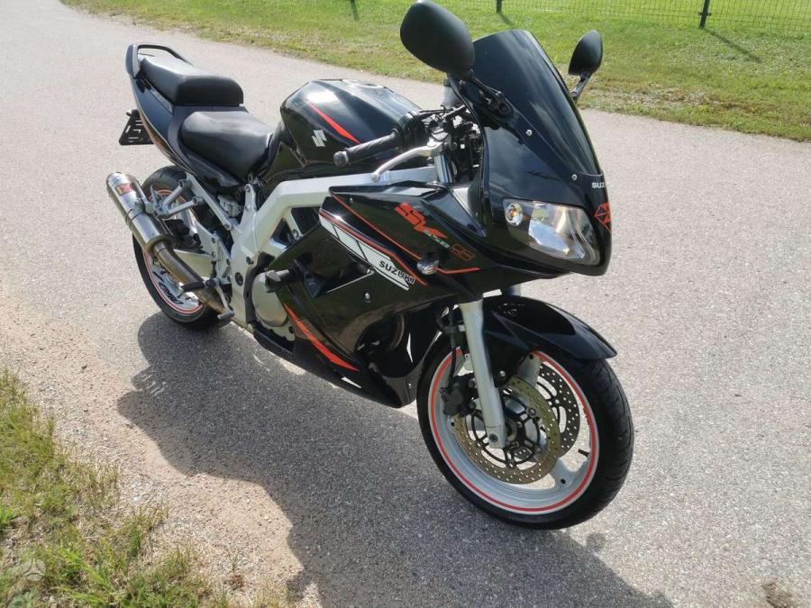 Melns Suzuki SV 2005 Jurbarkas, ar dzinēja tilpumu 0.65 L un nobraukumu 42 tūkst. km par 2100 €, foto 3 vietnē AUTOMOTO.COM.LV