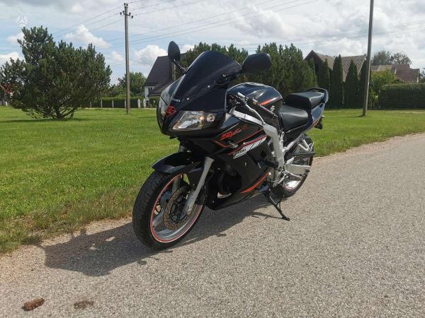 Melns Suzuki SV 2005 Jurbarkas, ar dzinēja tilpumu 0.65 L un nobraukumu 42 tūkst. km par 2100 €, foto 5 vietnē AUTOMOTO.COM.LV