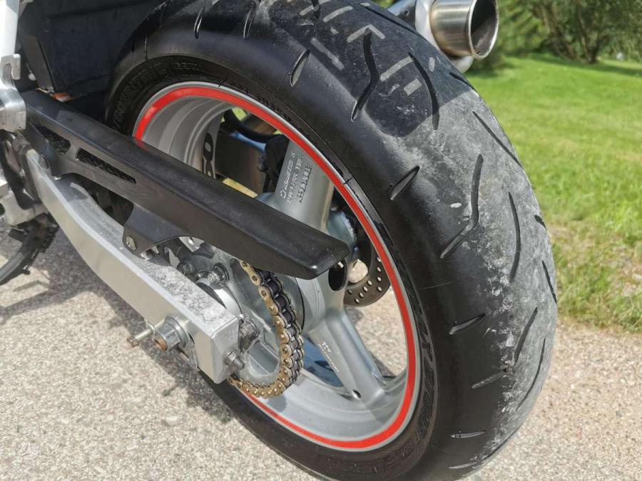 Melns Suzuki SV 2005 Jurbarkas, ar dzinēja tilpumu 0.65 L un nobraukumu 42 tūkst. km par 2100 €, foto 7 vietnē AUTOMOTO.COM.LV
