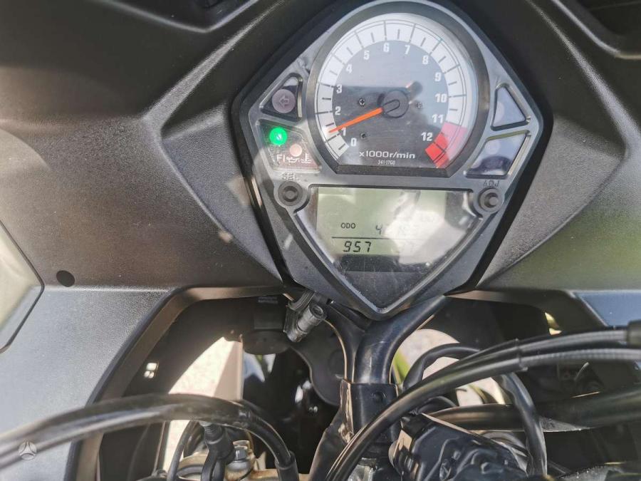 Melns Suzuki SV 2005 Jurbarkas, ar dzinēja tilpumu 0.65 L un nobraukumu 42 tūkst. km par 2100 €, foto 10 vietnē AUTOMOTO.COM.LV