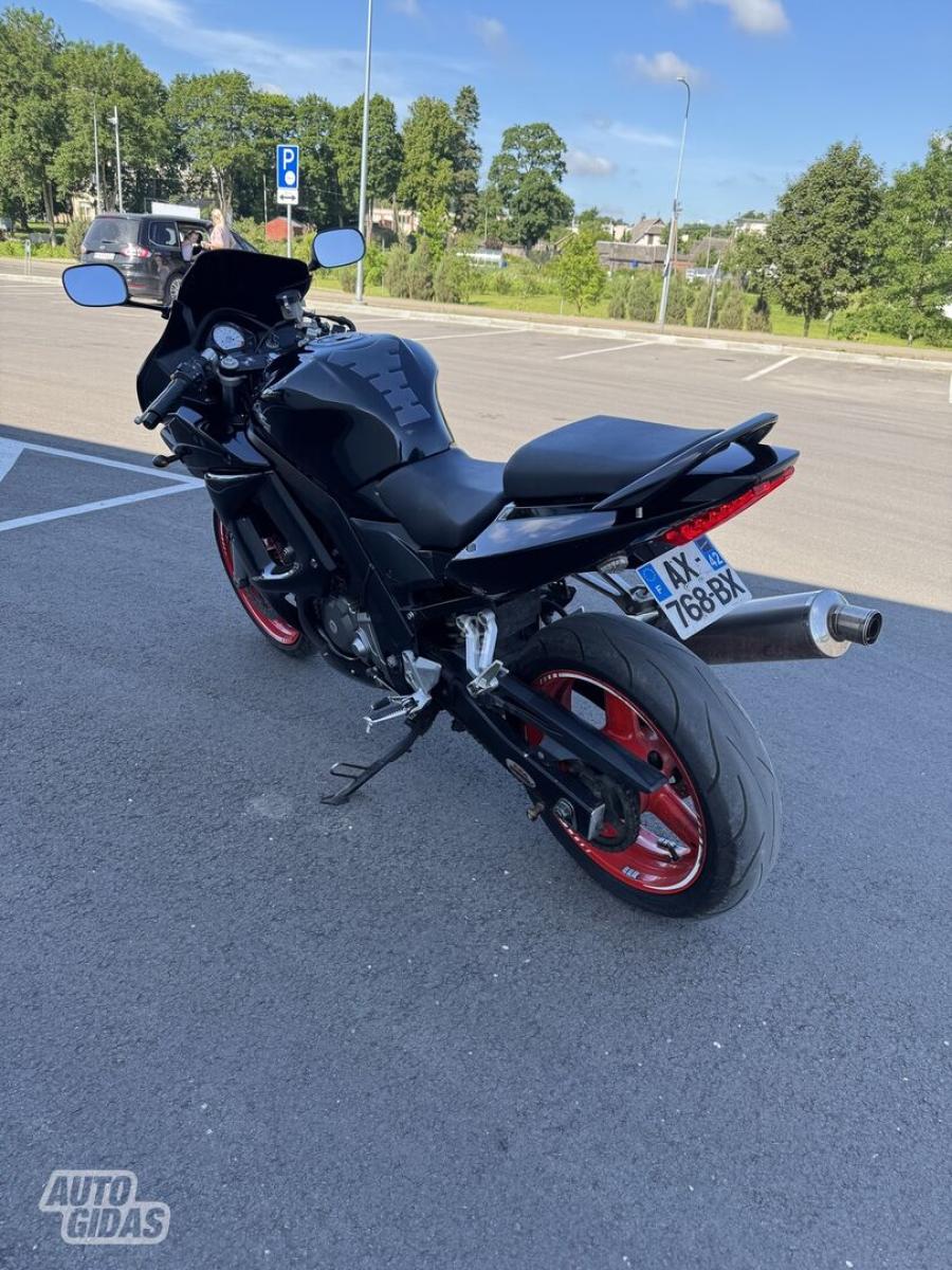 Black Suzuki SV 2007 in Mazeikiai, with an engine capacity of 0.65 L and mileage of 46 thousand km for 2250 €, photo 5 on AUTOMOTO.COM.LV