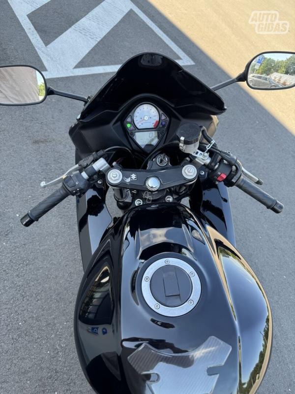 Black Suzuki SV 2007 in Mazeikiai, with an engine capacity of 0.65 L and mileage of 46 thousand km for 2250 €, photo 5 on AUTOMOTO.COM.LV