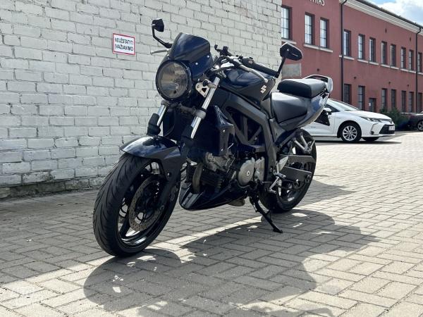 Black Suzuki SV 2008 in Kaunas, with an engine capacity of 0.65 L and mileage of 44 thousand km for 2500 €, photo 1 on AUTOMOTO.COM.LV