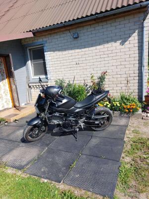 Black Suzuki SV 2017 in Klaipeda, with an engine capacity of 0.65 L and mileage of 20 thousand km for 3900 €, photo  on AUTOMOTO.COM.LV