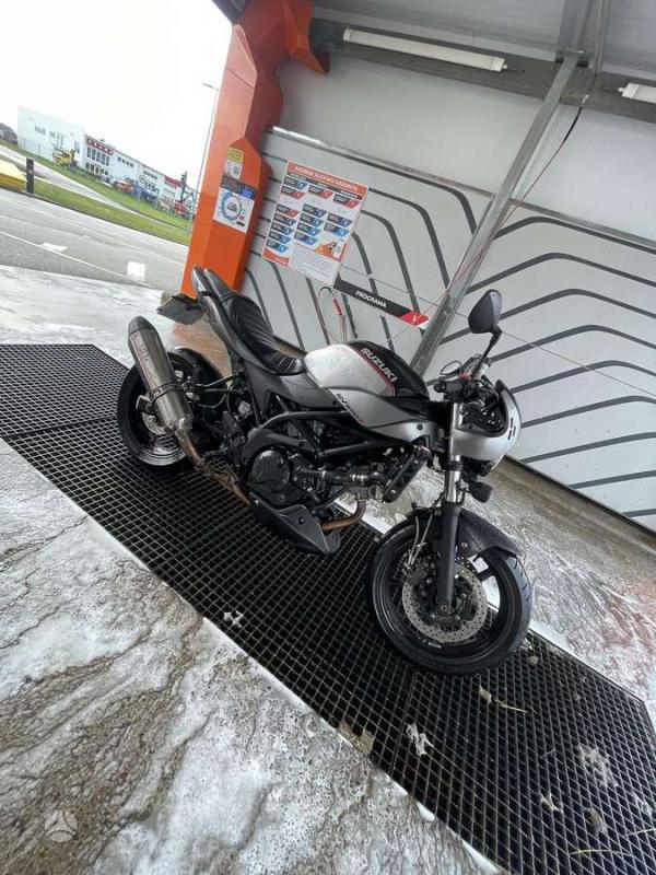 Melns Suzuki SV 2019 Marijampole, ar dzinēja tilpumu 0.65 L un nobraukumu 20 tūkst. km par 3200 €, foto 1 vietnē AUTOMOTO.COM.LV