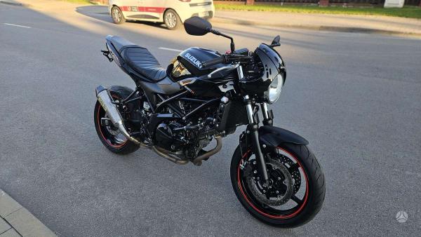 Black Suzuki SV 2019 in Alytus, with an engine capacity of 0.65 L and mileage of 26 thousand km for 4100 €, photo 2 on AUTOMOTO.COM.LV