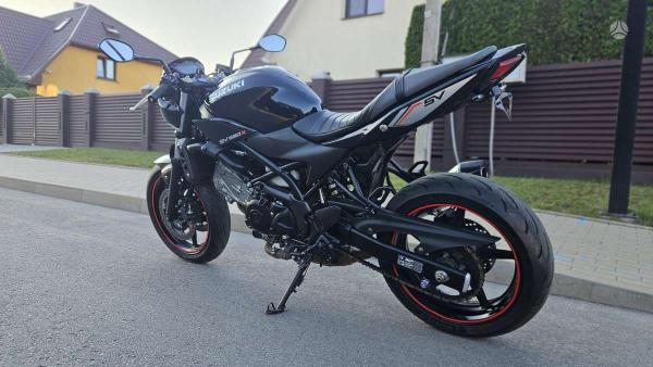 Black Suzuki SV 2019 in Alytus, with an engine capacity of 0.65 L and mileage of 26 thousand km for 4100 €, photo 5 on AUTOMOTO.COM.LV