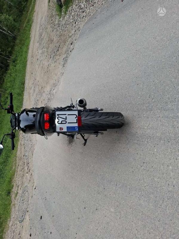 Black Suzuki SV 2021 in Vilnius, with an engine capacity of 0.65 L and mileage of 34 thousand km for 4100 €, photo 4 on AUTOMOTO.COM.LV