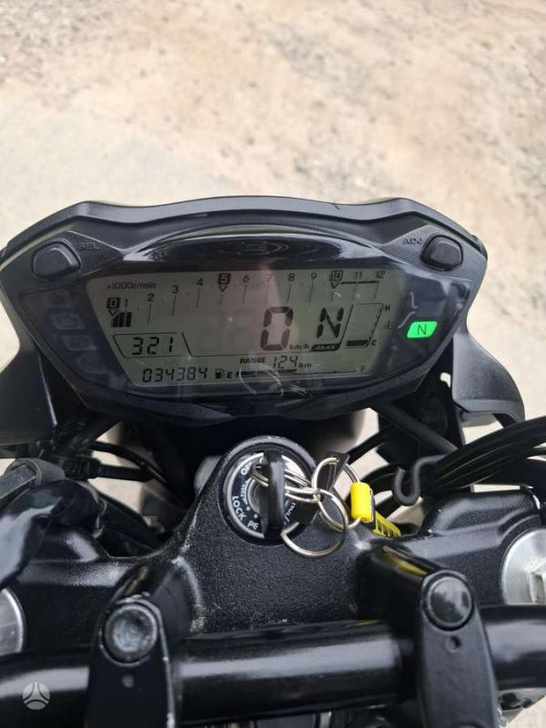 Black Suzuki SV 2021 in Vilnius, with an engine capacity of 0.65 L and mileage of 34 thousand km for 4100 €, photo 5 on AUTOMOTO.COM.LV