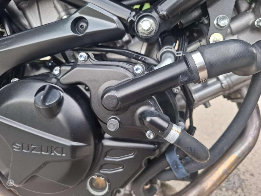 Melns Suzuki SV 2021 Viļņa, ar dzinēja tilpumu 0.65 L un nobraukumu 34 tūkst. km par 4100 €, foto 7 vietnē AUTOMOTO.COM.LV