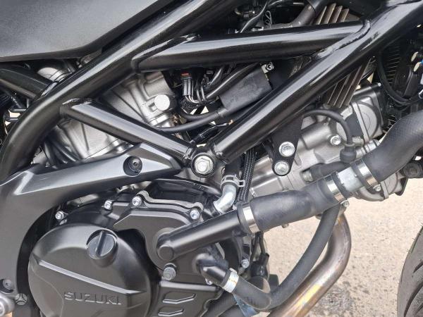 Black Suzuki SV 2021 in Vilnius, with an engine capacity of 0.65 L and mileage of 34 thousand km for 4100 €, photo 7 on AUTOMOTO.COM.LV