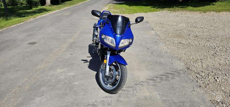 Blue Suzuki SV 2003 in Kursenai, with an engine capacity of 0.65 L and mileage of 57 thousand km for 1600 €, photo 1 on AUTOMOTO.COM.LV