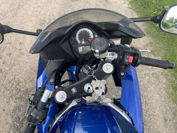 Zils Suzuki SV 2004 Zarasai, ar dzinēja tilpumu 0.65 L un nobraukumu 57 tūkst. km par 1950 €, foto 10 vietnē AUTOMOTO.COM.LV