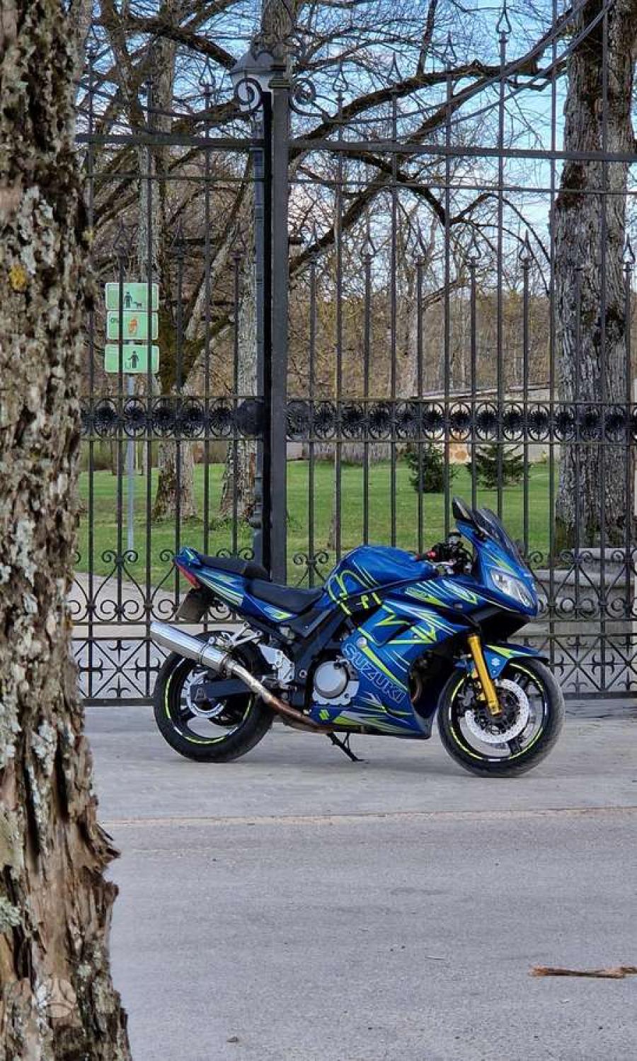 Blue Suzuki SV 2007 in Vilnius, with an engine capacity of 0.65 L and mileage of 56 thousand km for 2400 €, photo 9 on AUTOMOTO.COM.LV