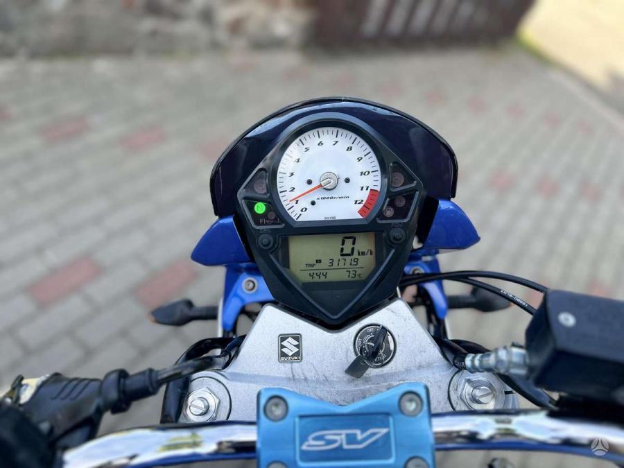 Blue Suzuki SV 2007 in Telschi, with an engine capacity of 0.65 L and mileage of 32 thousand km for 1850 €, photo 8 on AUTOMOTO.COM.LV
