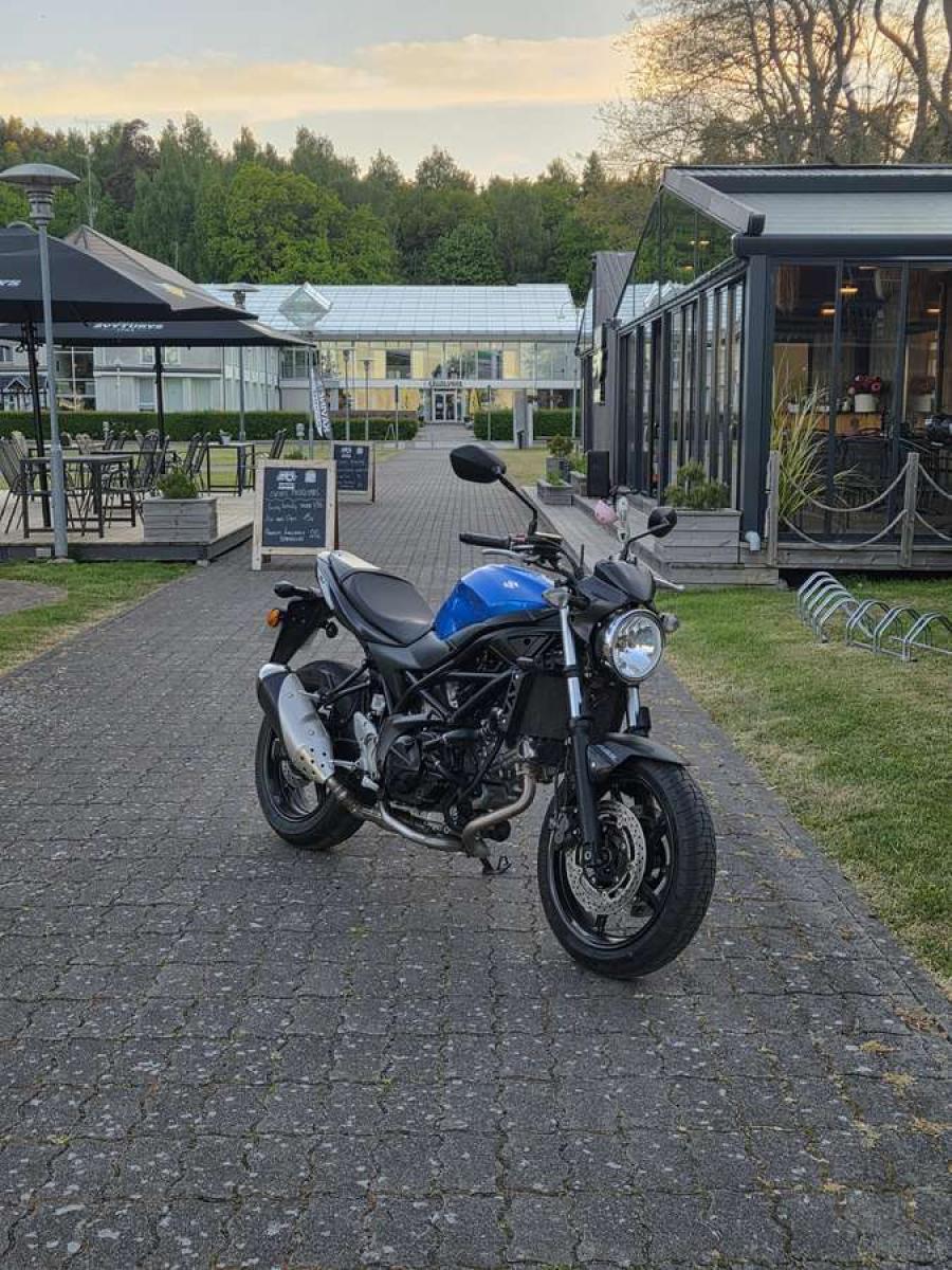 Zils Suzuki SV 2018 Klaipėda, ar dzinēja tilpumu 0.65 L un nobraukumu 42 tūkst. km par 2600 €, foto 1 vietnē AUTOMOTO.COM.LV