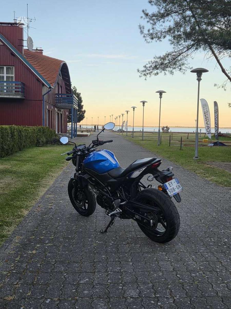 Zils Suzuki SV 2018 Klaipėda, ar dzinēja tilpumu 0.65 L un nobraukumu 42 tūkst. km par 2600 €, foto 5 vietnē AUTOMOTO.COM.LV