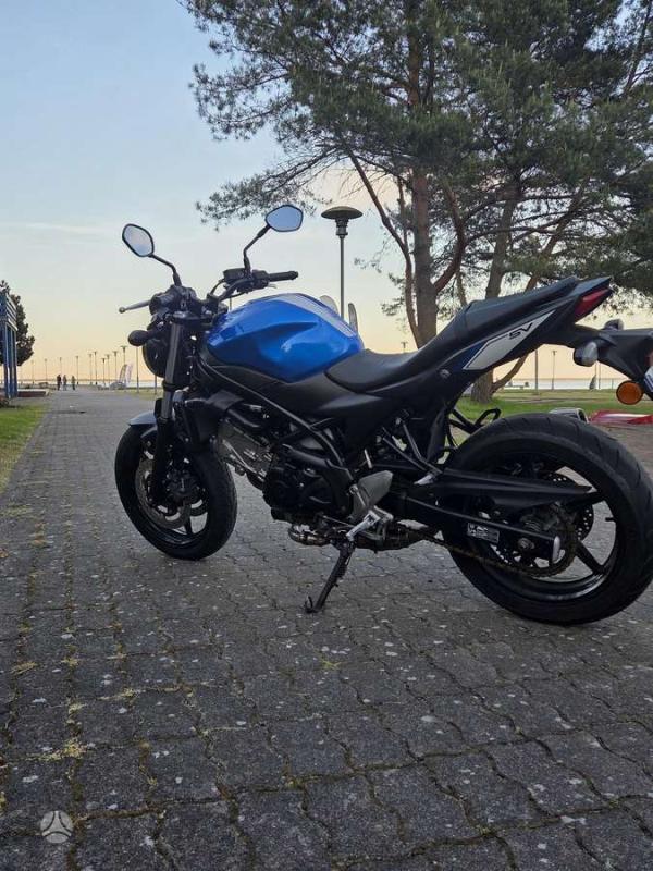 Zils Suzuki SV 2018 Klaipėda, ar dzinēja tilpumu 0.65 L un nobraukumu 42 tūkst. km par 2600 €, foto 5 vietnē AUTOMOTO.COM.LV