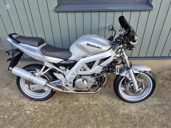 Grey Suzuki SV 2003 in Kursenai, with an engine capacity of 0.65 L and mileage of 30 thousand km for 1999 €, photo 1 on AUTOMOTO.COM.LV