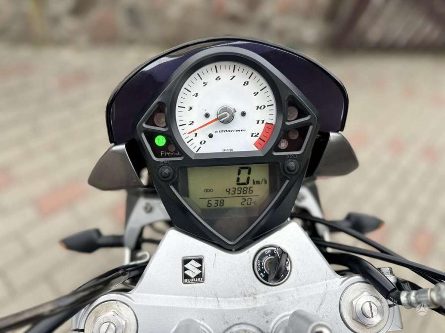 Grey Suzuki SV 2007 in Telschi, with an engine capacity of 0.65 L and mileage of 44 thousand km for 2000 €, photo 8 on AUTOMOTO.COM.LV