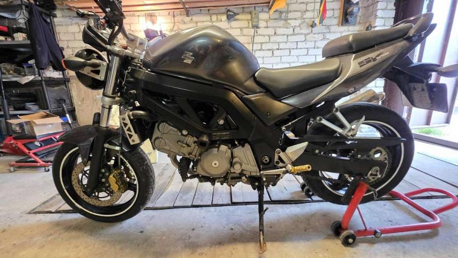 Grey Suzuki SV 2008 in Vilnius, with an engine capacity of 0.65 L and mileage of 22 thousand km for 2900 €, photo 5 on AUTOMOTO.COM.LV