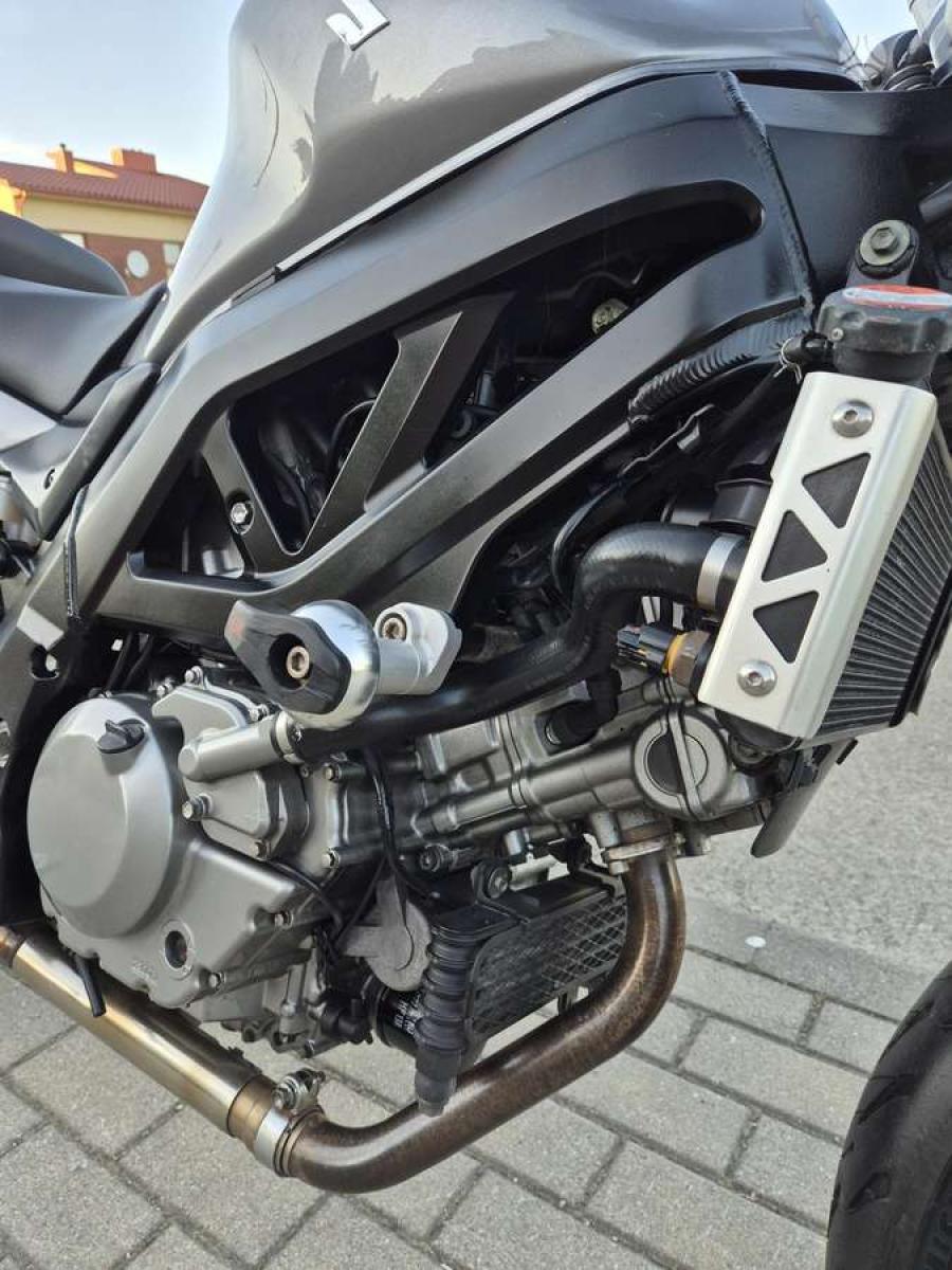 Suzuki SV 2007 in Kelme, with an engine capacity of 0.65 L and mileage of 53 thousand km for 1900 €, photo 12 on AUTOMOTO.COM.LV