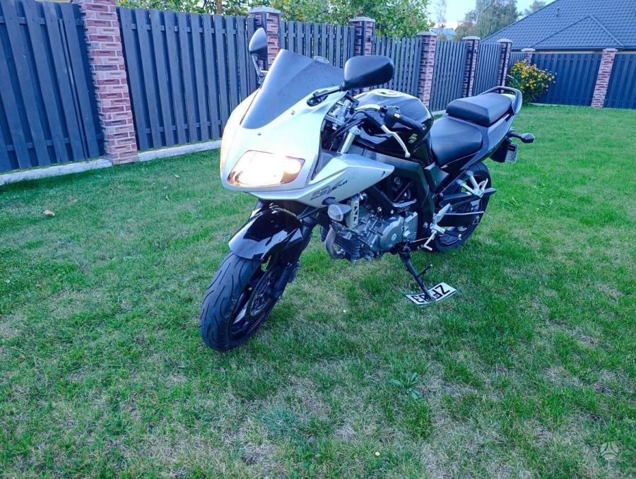 Suzuki SV 2008 Vievis, ar dzinēja tilpumu 0.65 L un nobraukumu 48 tūkst. km par 1950 €, foto 1 vietnē AUTOMOTO.COM.LV