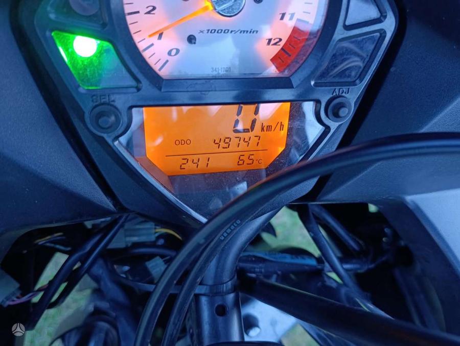 Suzuki SV 2008 Vievis, ar dzinēja tilpumu 0.65 L un nobraukumu 48 tūkst. km par 1950 €, foto 19 vietnē AUTOMOTO.COM.LV
