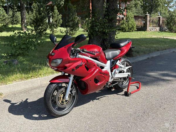 Red Suzuki SV 2000 in Raseiniai, with an engine capacity of 0.65 L and mileage of 3 thousand km for 1799 €, photo 5 on AUTOMOTO.COM.LV