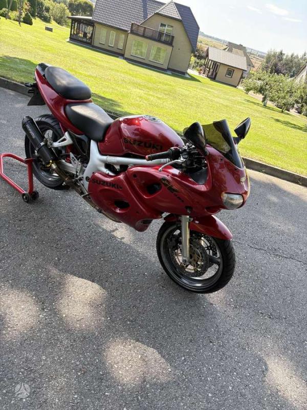 Red Suzuki SV 2000 in Raseiniai, with an engine capacity of 0.65 L and mileage of 3 thousand km for 1799 €, photo 6 on AUTOMOTO.COM.LV