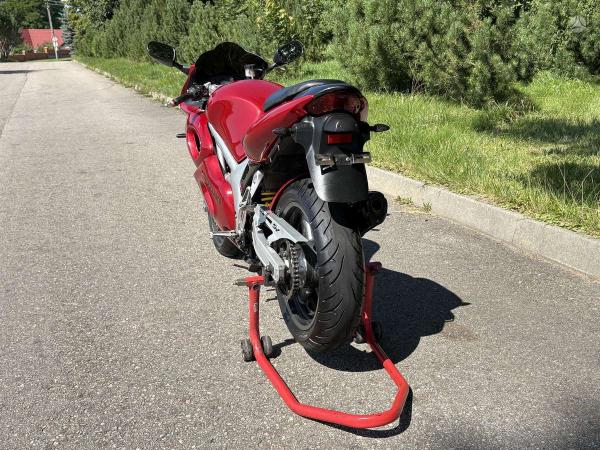 Red Suzuki SV 2000 in Raseiniai, with an engine capacity of 0.65 L and mileage of 3 thousand km for 1799 €, photo 9 on AUTOMOTO.COM.LV