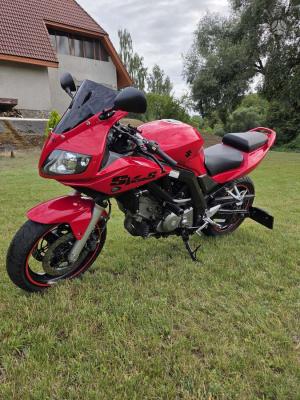 Red Suzuki SV 2005 in Kaunas, with an engine capacity of 0.65 L and mileage of 77 thousand km for 3000 €, photo 3 on AUTOMOTO.COM.LV