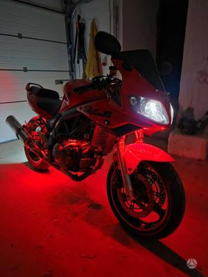 Red Suzuki SV 2005 in Kaunas, with an engine capacity of 0.65 L and mileage of 77 thousand km for 3000 €, photo 5 on AUTOMOTO.COM.LV
