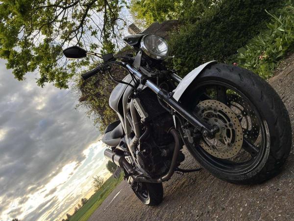 White Suzuki SV 1999 in Vilnius, with an engine capacity of 0.65 L and mileage of 30 thousand km for 1300 €, photo 1 on AUTOMOTO.COM.LV