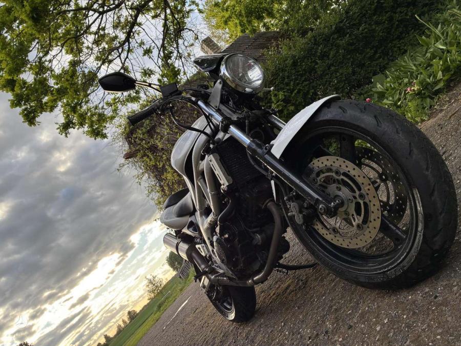 White Suzuki SV 1999 in Vilnius, with an engine capacity of 0.65 L and mileage of 30 thousand km for 1300 €, photo 1 on AUTOMOTO.COM.LV