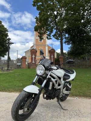 White Suzuki SV 1999 in Vilnius, with an engine capacity of 0.65 L and mileage of 30 thousand km for 1300 €, photo 5 on AUTOMOTO.COM.LV