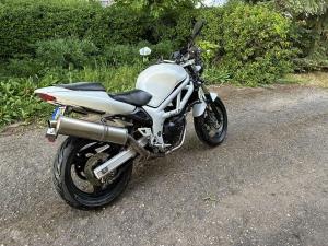White Suzuki SV 1999 in Vilnius, with an engine capacity of 0.65 L and mileage of 30 thousand km for 1300 €, photo 6 on AUTOMOTO.COM.LV