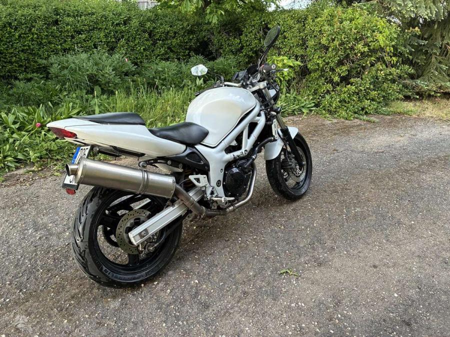 White Suzuki SV 1999 in Vilnius, with an engine capacity of 0.65 L and mileage of 30 thousand km for 1300 €, photo 6 on AUTOMOTO.COM.LV