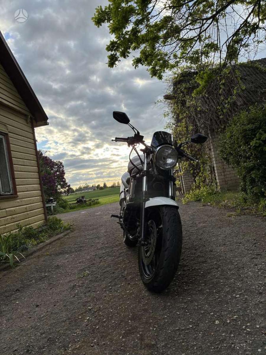 White Suzuki SV 1999 in Vilnius, with an engine capacity of 0.65 L and mileage of 30 thousand km for 1300 €, photo 7 on AUTOMOTO.COM.LV