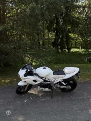 White Suzuki SV 2002 in Panevezys, with an engine capacity of 0.65 L and mileage of 33 thousand km for 1300 €, photo  on AUTOMOTO.COM.LV