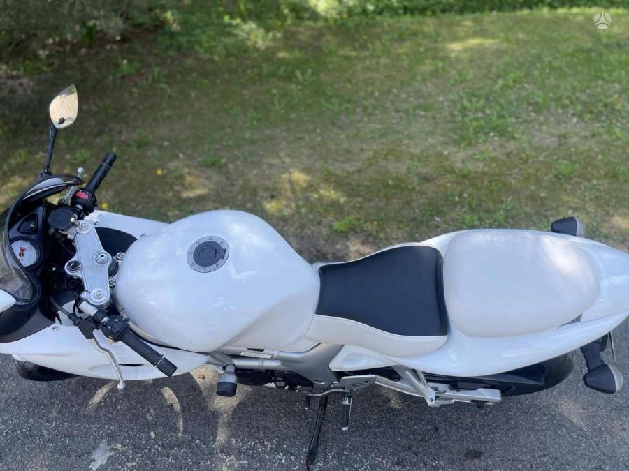 White Suzuki SV 2002 in Panevezys, with an engine capacity of 0.65 L and mileage of 33 thousand km for 1300 €, photo 5 on AUTOMOTO.COM.LV