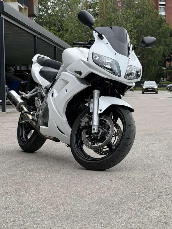 White Suzuki SV 2004 in Kaunas, with an engine capacity of 0.65 L and mileage of 58 thousand km for 2450 €, photo 1 on AUTOMOTO.COM.LV