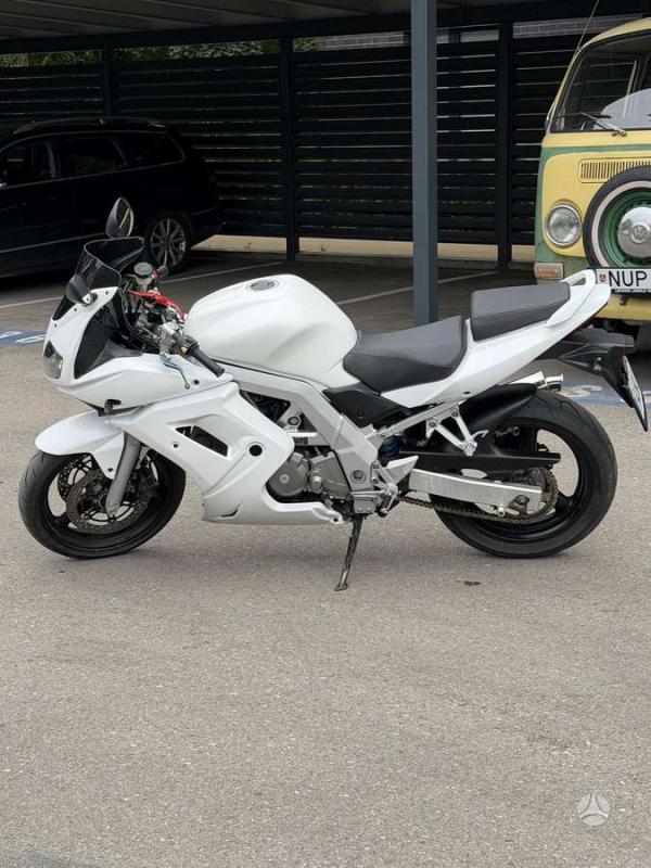 White Suzuki SV 2004 in Kaunas, with an engine capacity of 0.65 L and mileage of 58 thousand km for 2450 €, photo 3 on AUTOMOTO.COM.LV